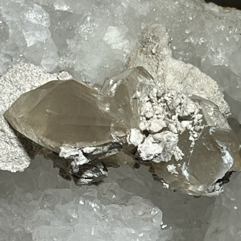 Calcite Stellaire sur Sphalérite ELMOOD MINE – Oasis de Cristal