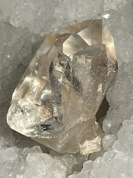 Quartz Penetrator/ Bridge / Enfant Intérieur – Oasis de Cristal